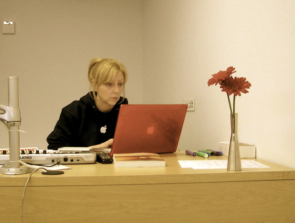 Tech-Writer – – the blonde byte